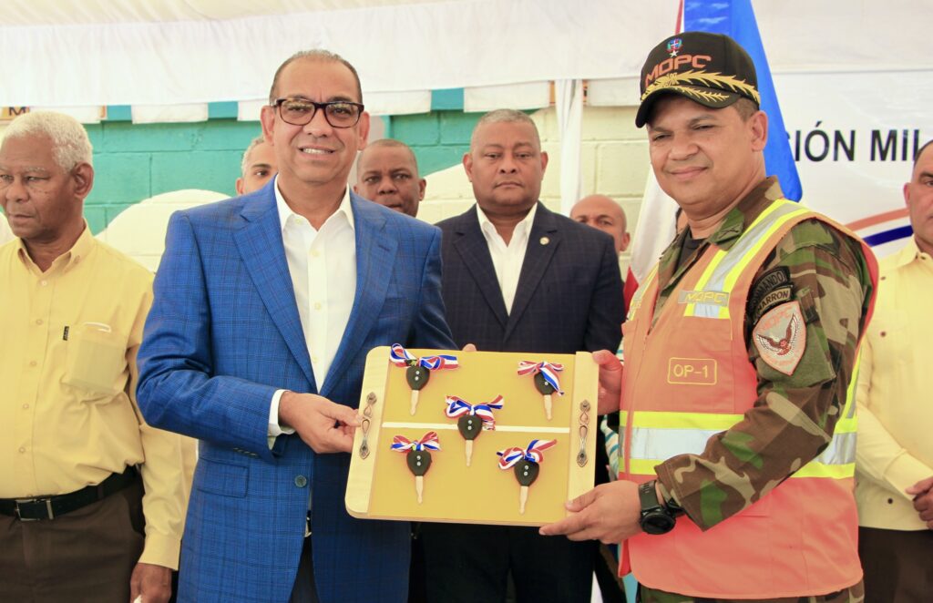MOPC entrega a COMIPOL equipos valorados en RD$70 millones para mejorar ...