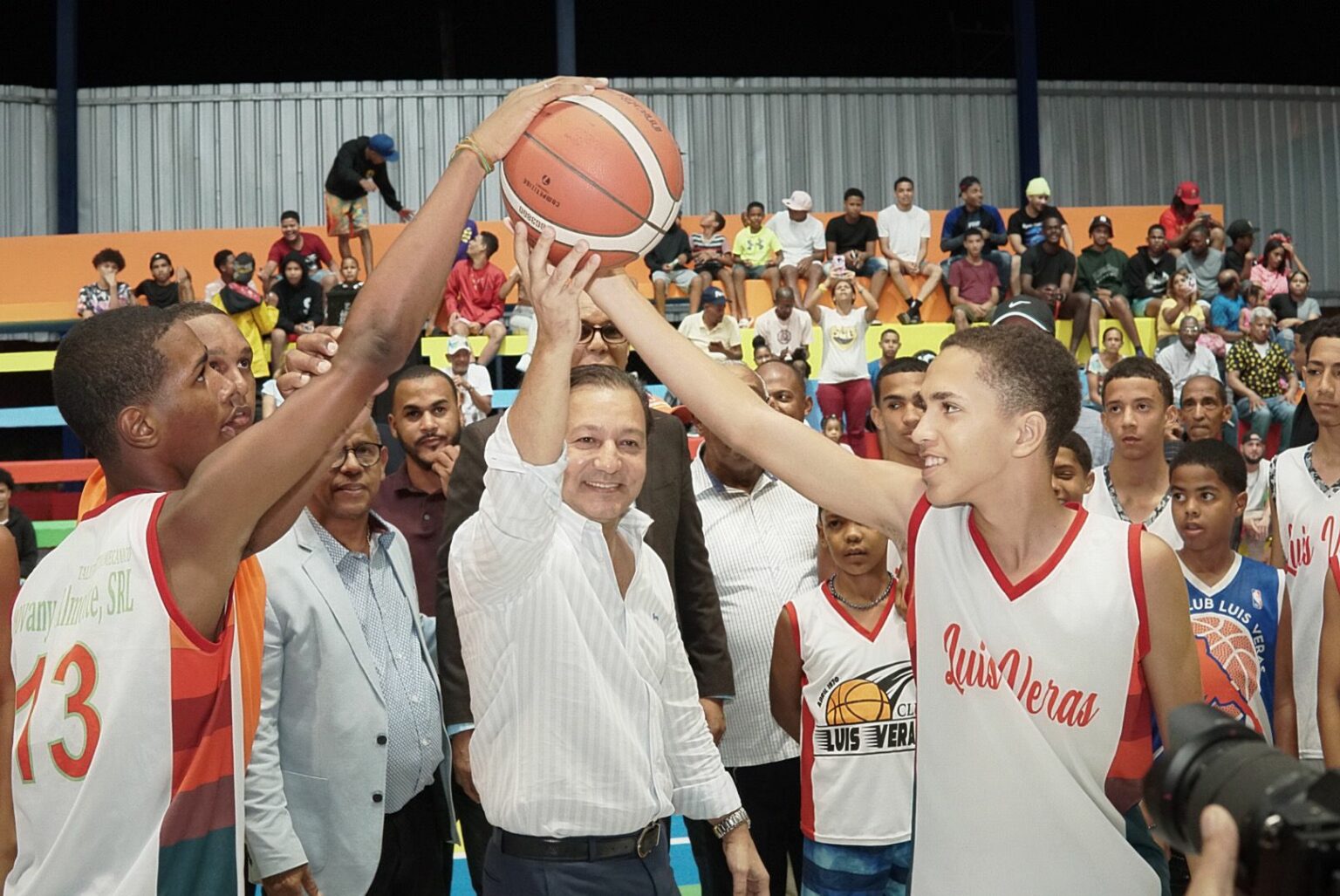 Alcalde Abel Martínez entregó un moderno techado deportivo en el ...
