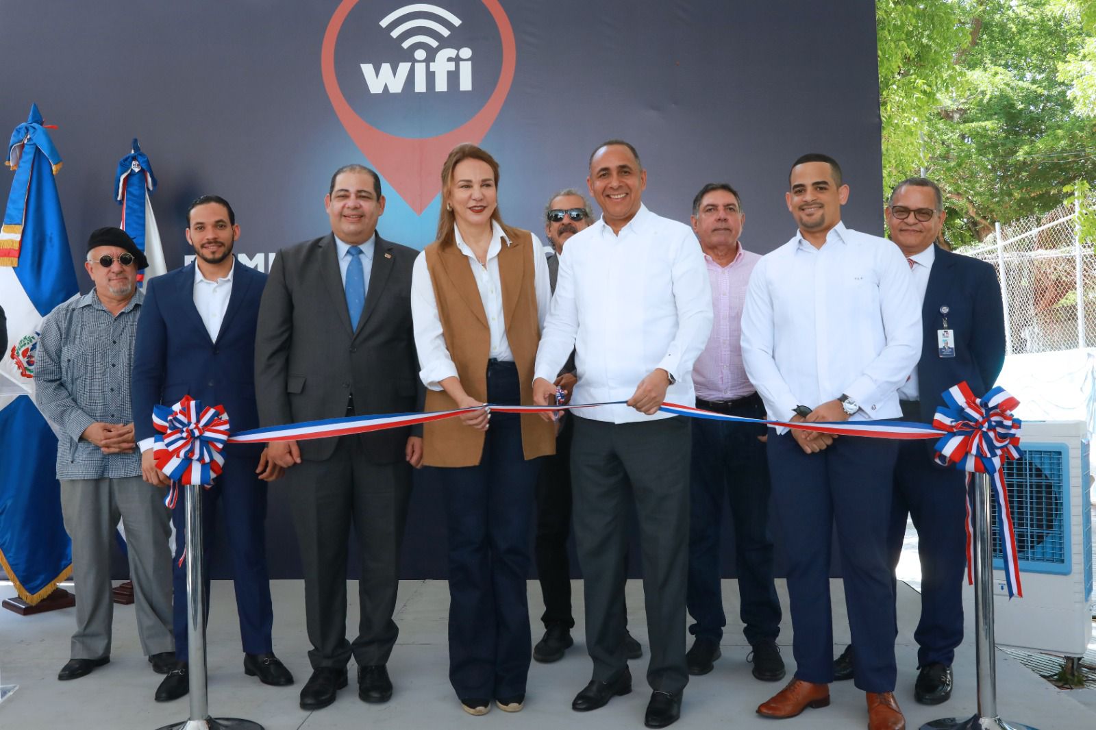 Indotel deja en funcionamiento seis nuevos puntos wi-fi en la Plaza de ...