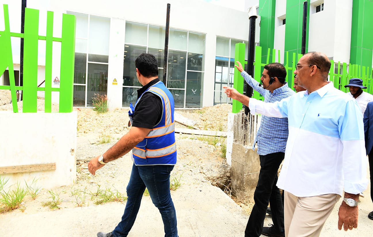 Deligne Ascención supervisa trabajos de construcción en el CAID de Santo Domingo Este – PANORAMA ...