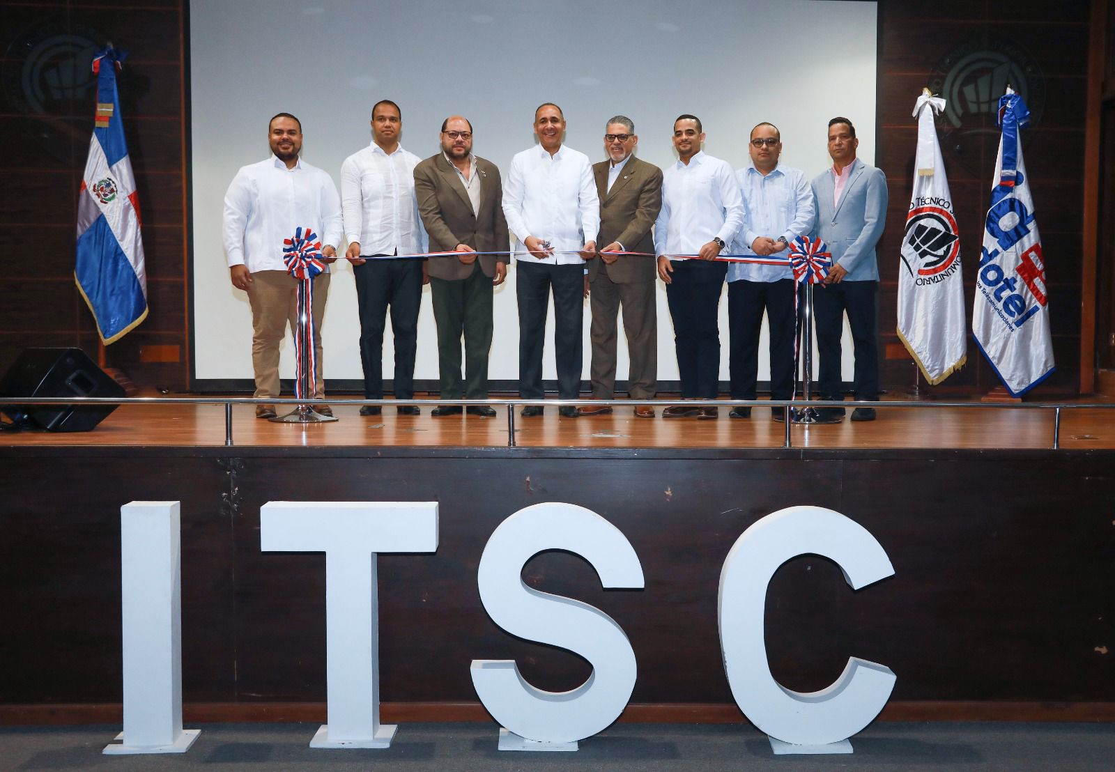 Indotel deja en funcionamiento nuevos puntos Wi-Fi en el ITSC en San ...