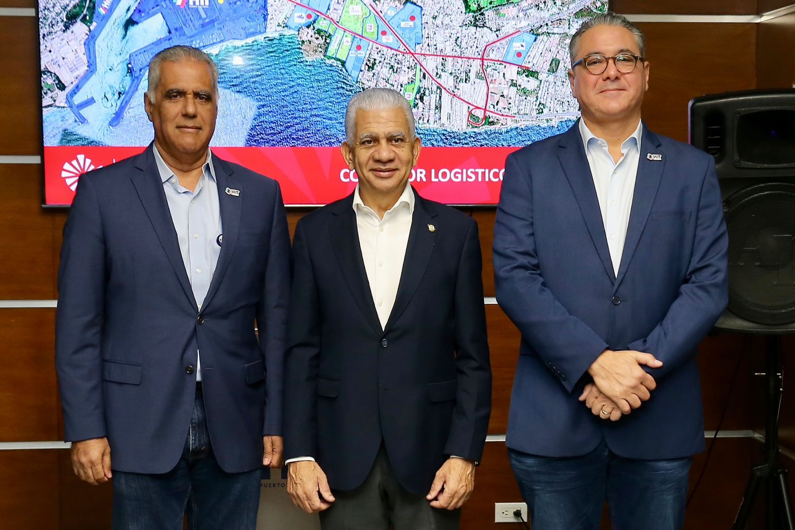 Presidente FENATRADO y ejecutivos de HIT Puerto Haina inauguran parqueo ...