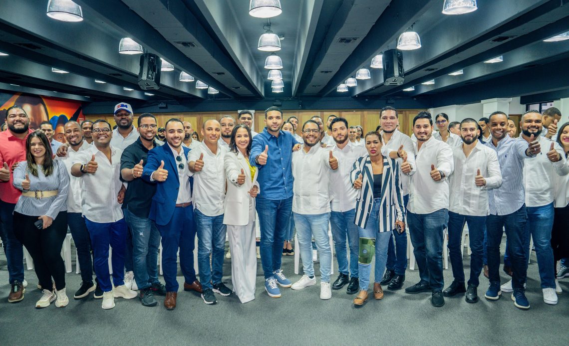 Carolina Mejía, Secretaria General del PRM, juramenta nuevos jóvenes ...