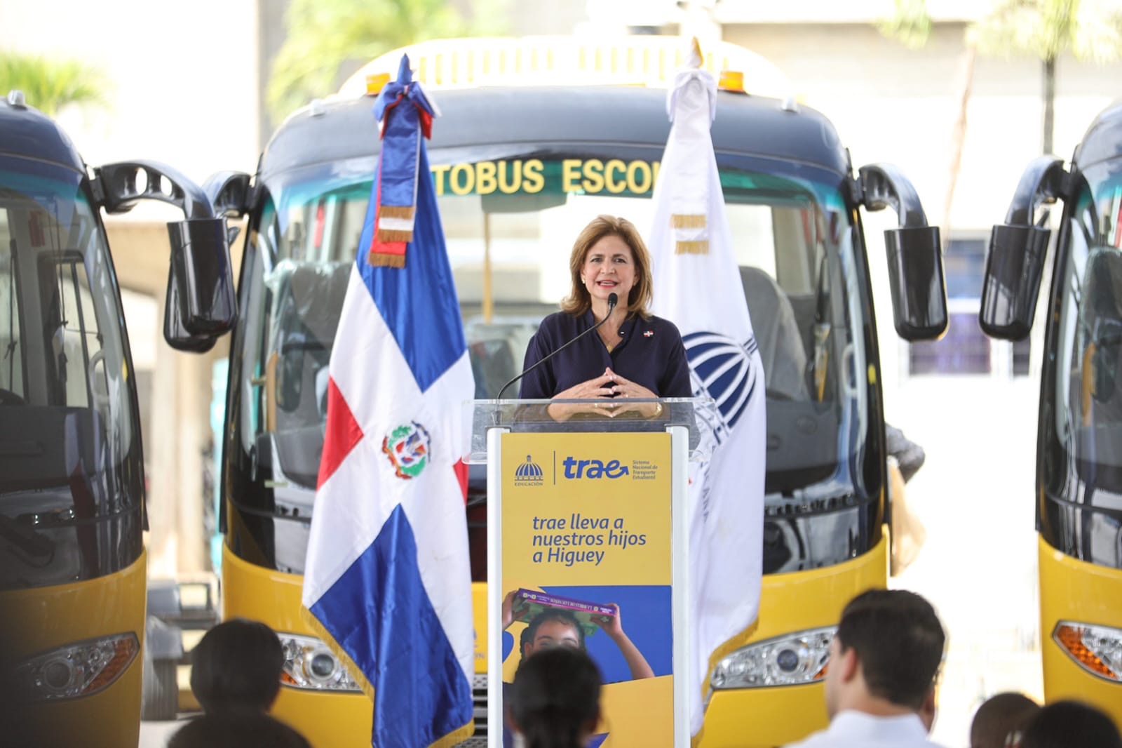 Vicepresidenta deja en funcionamiento el Sistema Nacional de Transporte ...