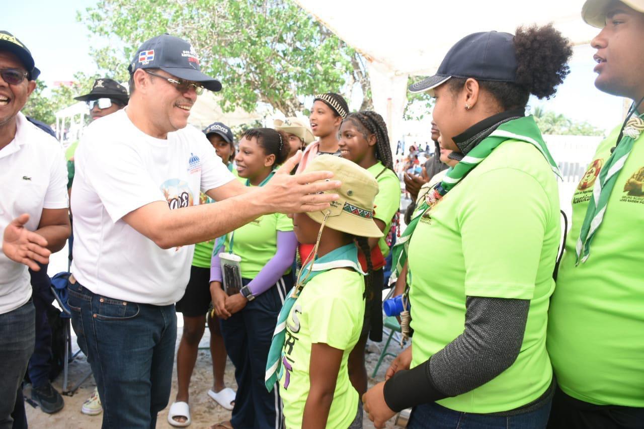 Ministro Francisco Camacho resalta los miles de bañistas que ...