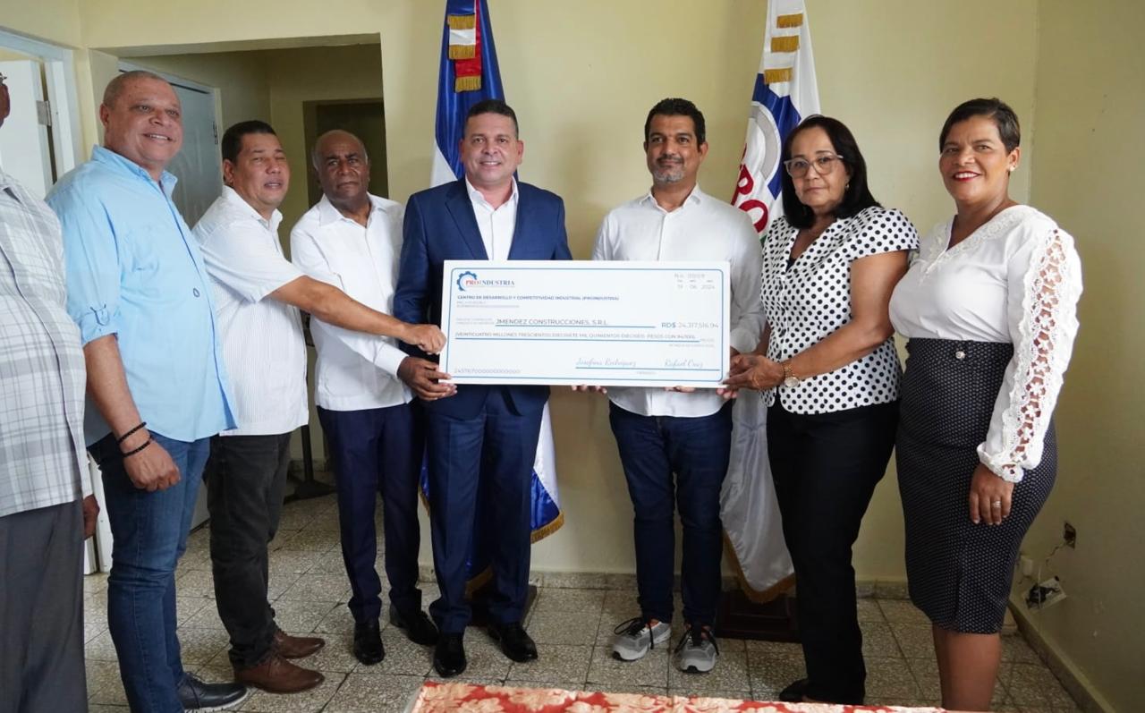 Proindustria Entrega RD$24.3 Millones para construcción de tres naves ...