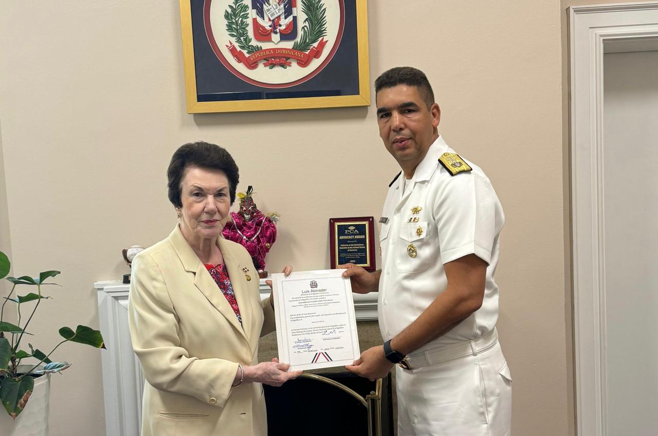 Embajadora dominicana ante EE.UU. posiciona al Contraalmirante Franklin ...