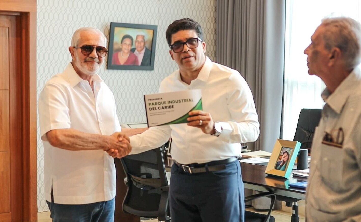 Alcalde Dío Astacio recibe propuesta para construir zona industrial en ...