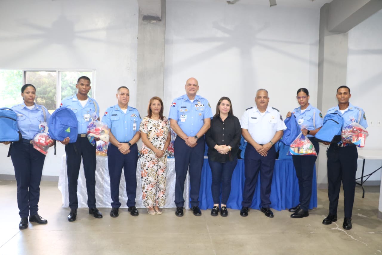 Director del CESAC visita la Base Aérea de Puerto Plata - PANORAMA ...