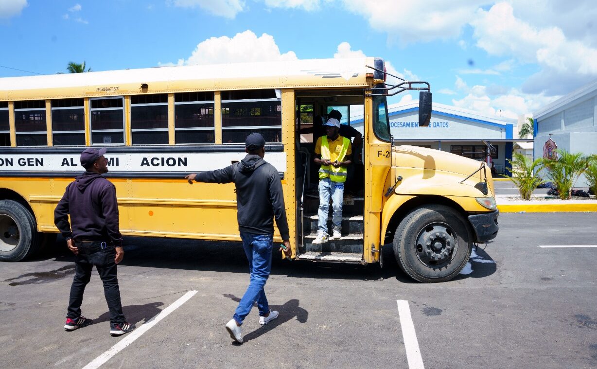 Avanza operativo de Migración para cumplir con la meta de deportar 10 ...