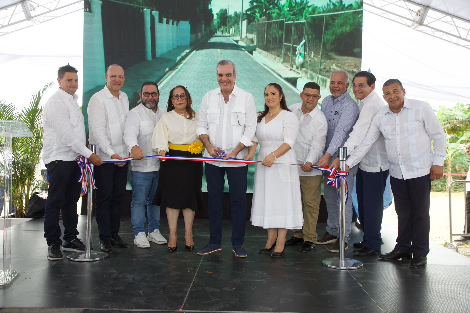 Presidente Abinader inaugura en Santiago el remozamiento del Hospital ...