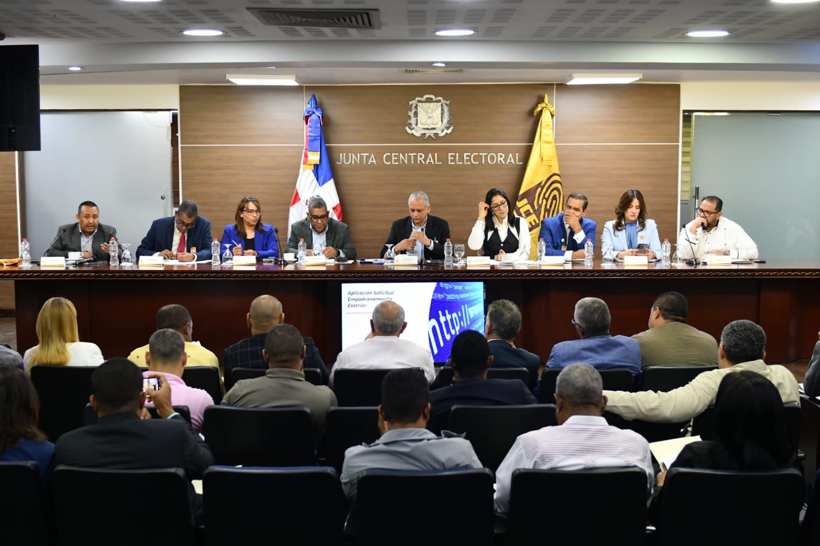 La JCE avanza en la renovación de la nueva Cédula de Identidad y ...