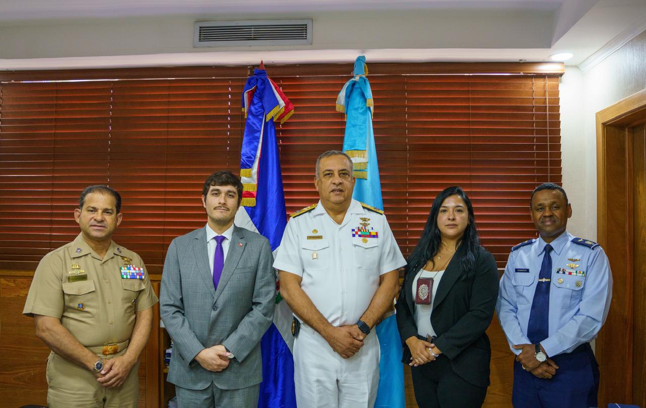 Director General de Migración recibe visita del Cónsul de Chile en ...