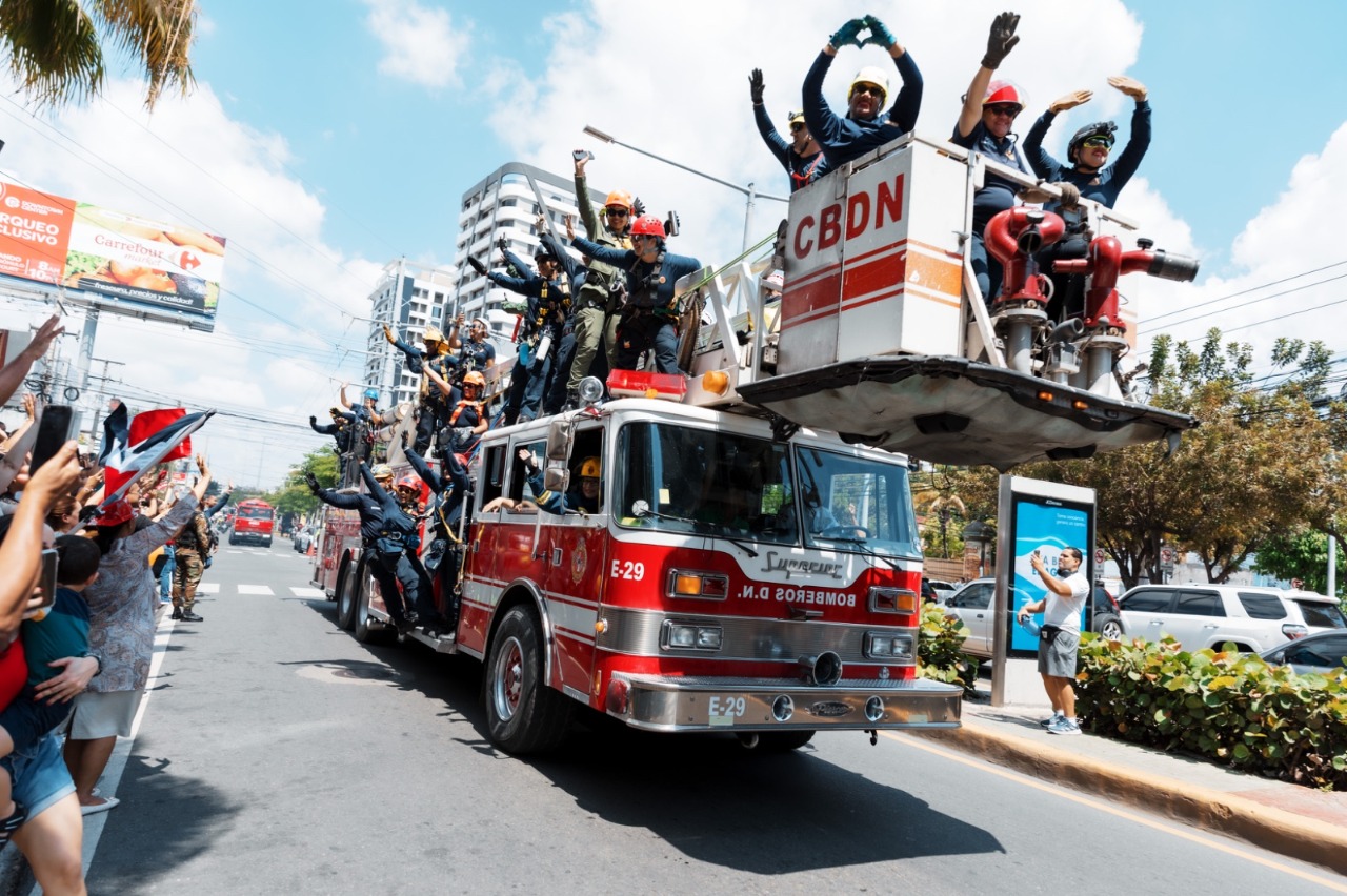 Cuerpo de Bomberos del DN celebra su 97 aniversario con graduación ...