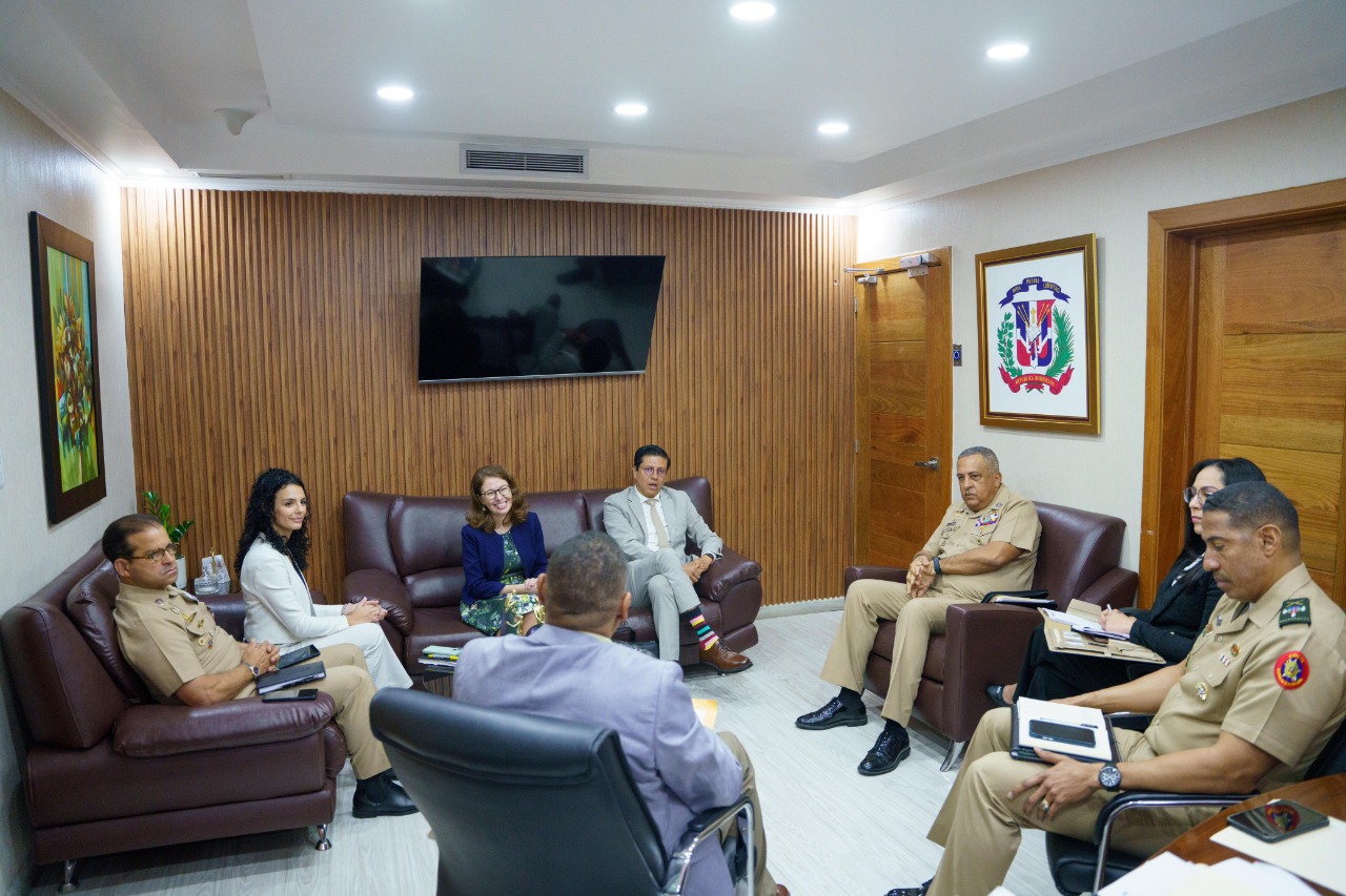 DGM y ACNUR sostienen reunión de colaboración - PANORAMA URBANO RD