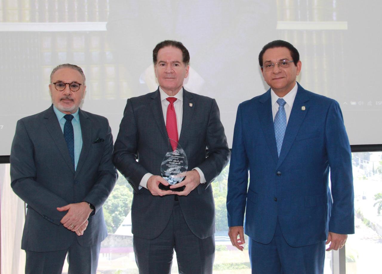 Unión Médica reconoce a José Luis Corripio Estrada por sus aportes al ...