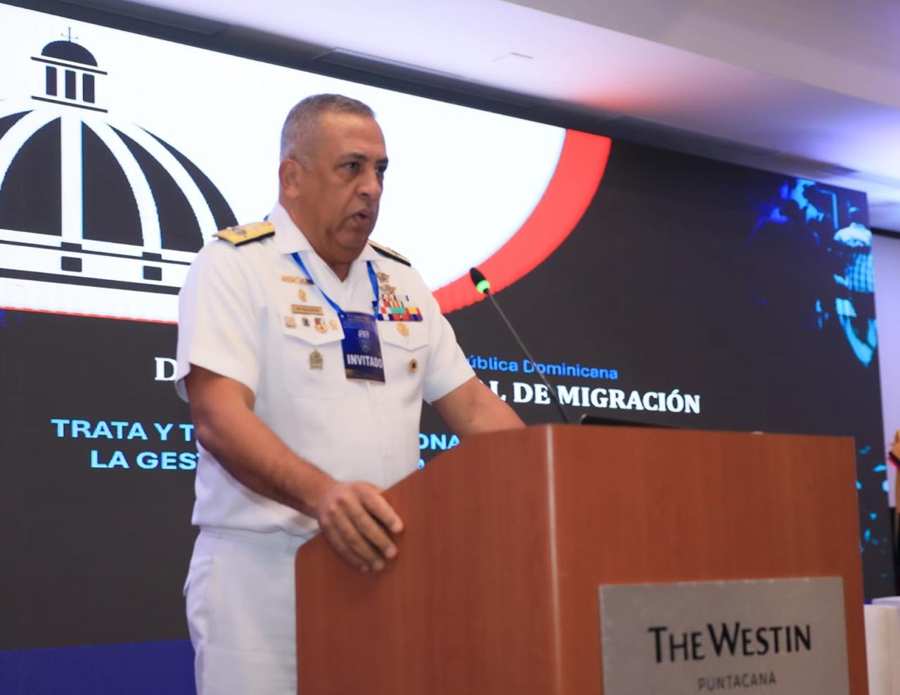 Vicealmirante Lee Ballester vincula migración irregular con trata de ...