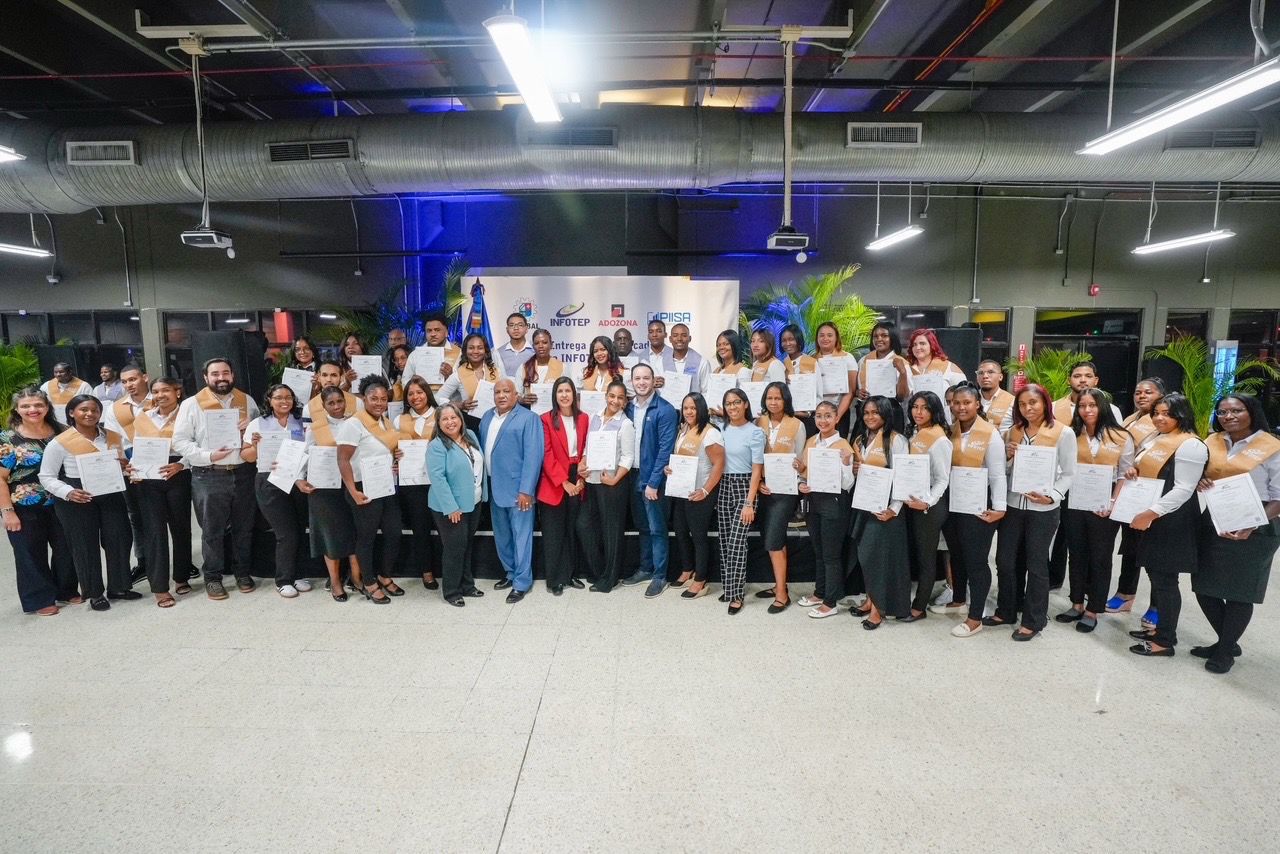 INFOTEP entrega más de 900 certificados a 882 colaboradores del Parque ...
