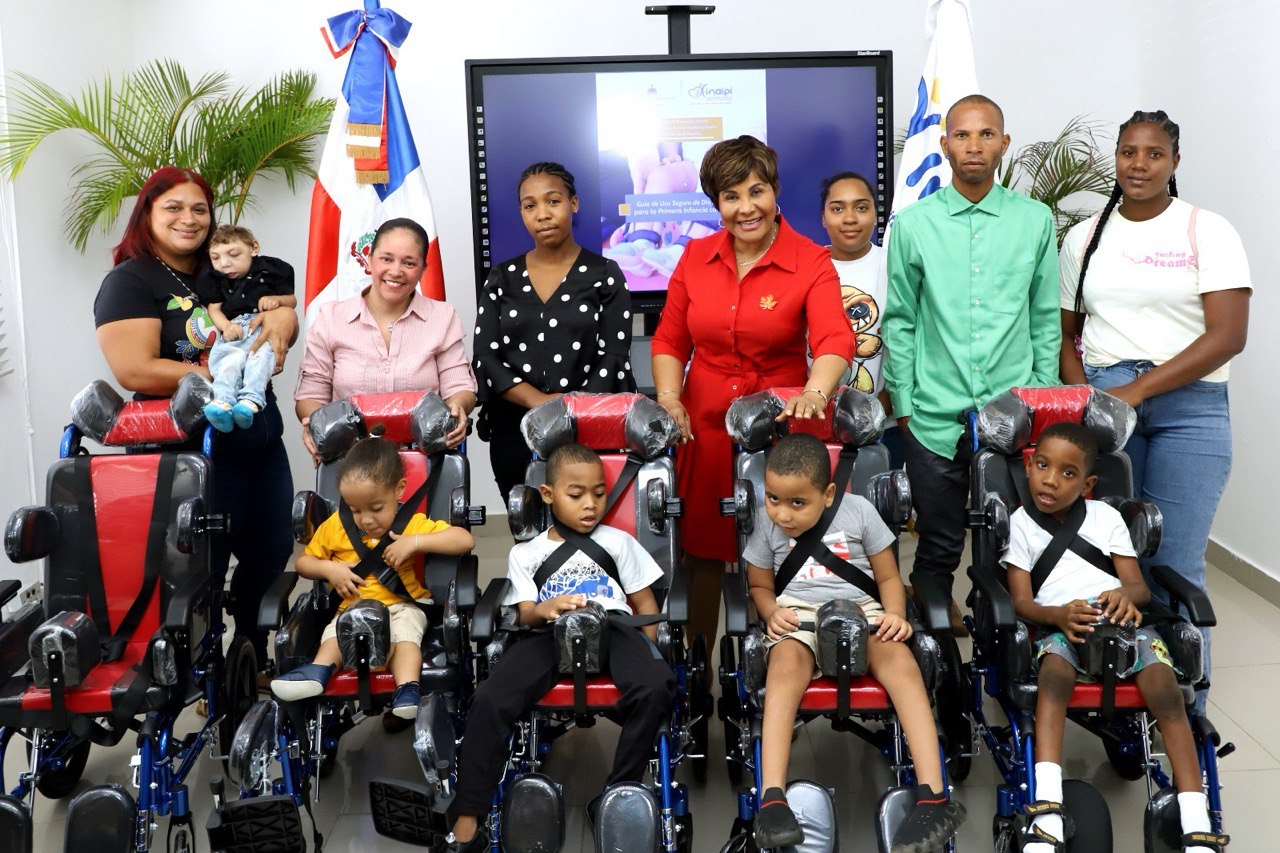 INAIPI entrega sillas especializadas para facilitar la movilidad de ...