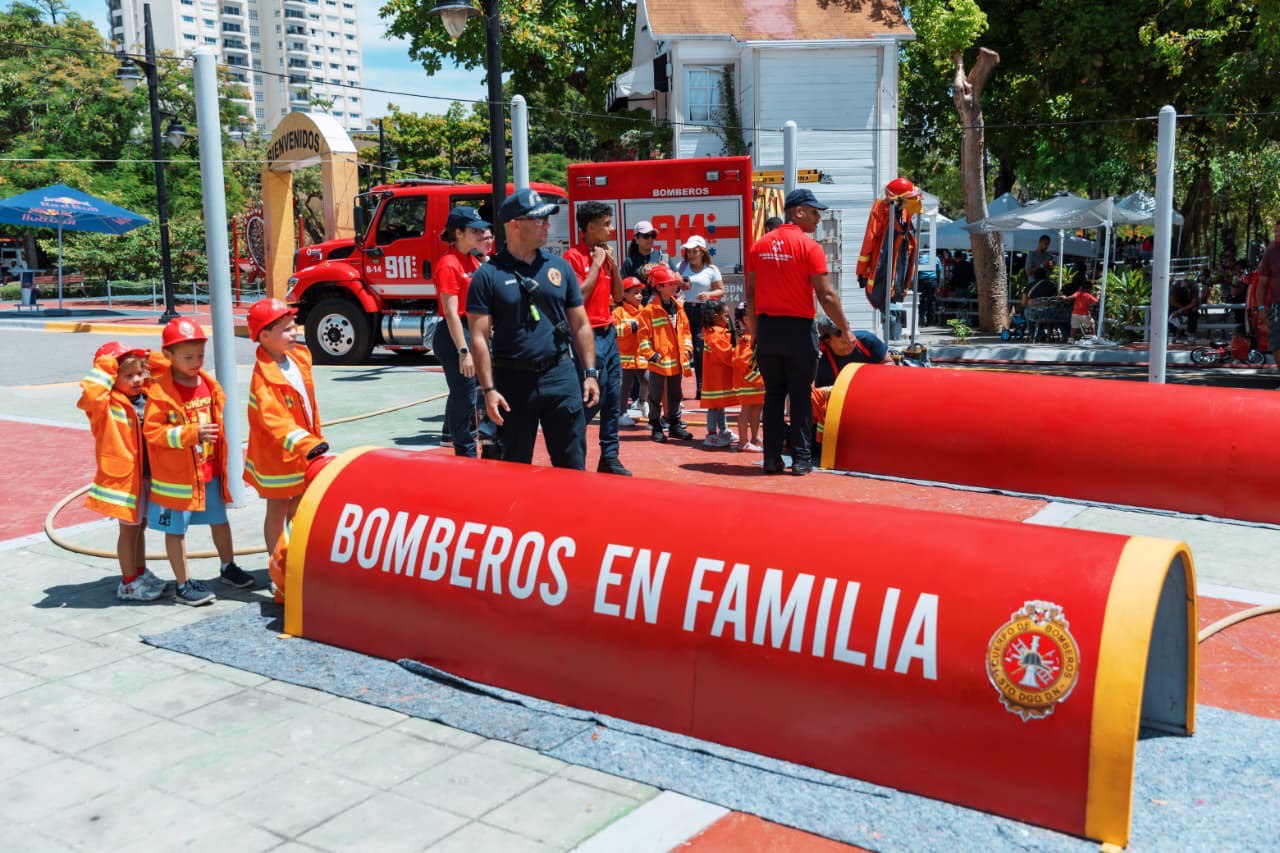 Bomberos del DN llevan alegría al parque Iberoamérica con exitosa ...