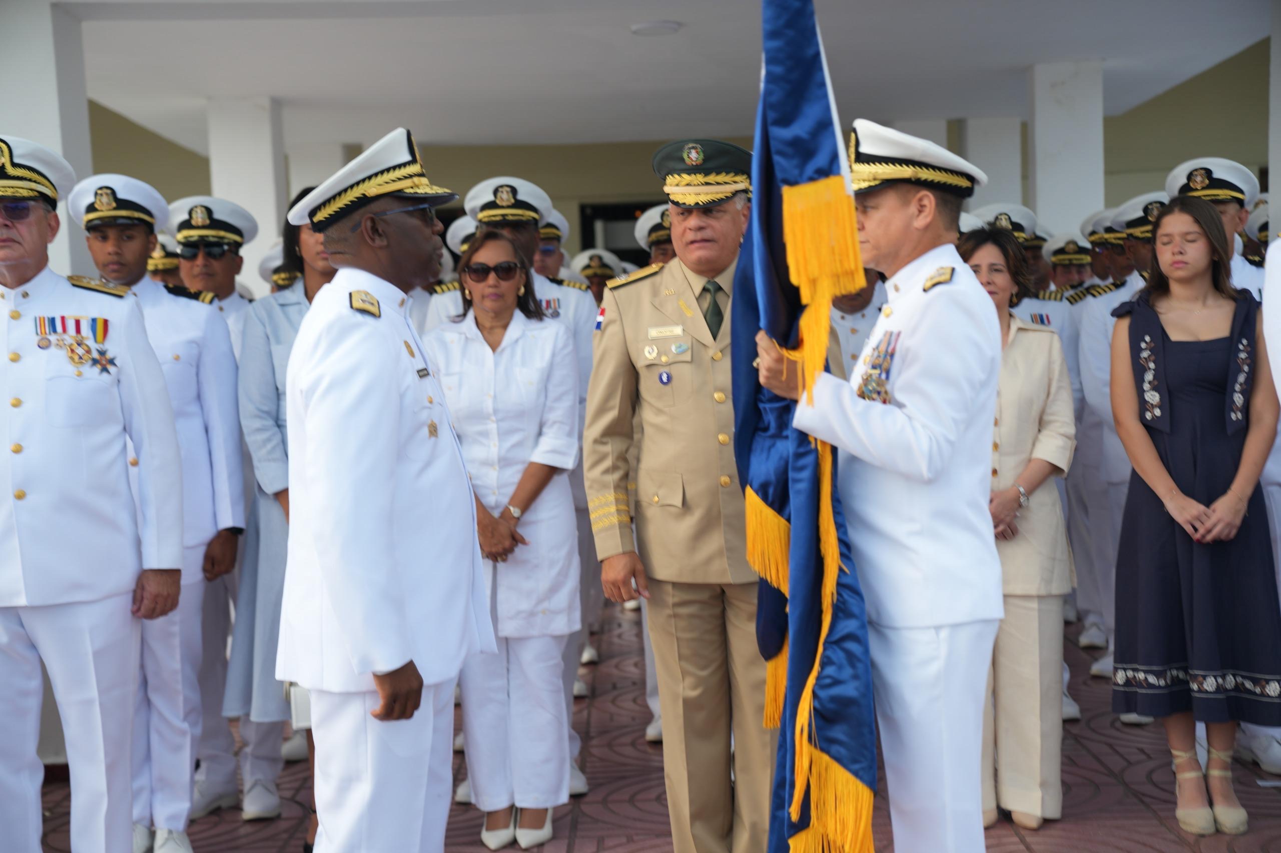 Ministro de Defensa encabeza acto de cambio de mando en la Armada de ...